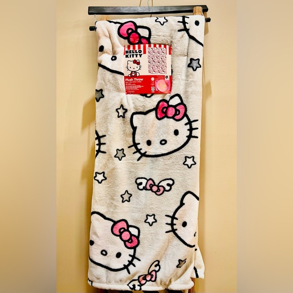 Hello Kitty | Bedding | New Hello Kitty Burlington Angel Wing Throw ...
